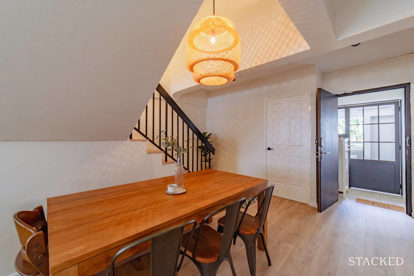 An Old 1986 Executive Maisonette In Hougang Gets A Cosy Transformation ...