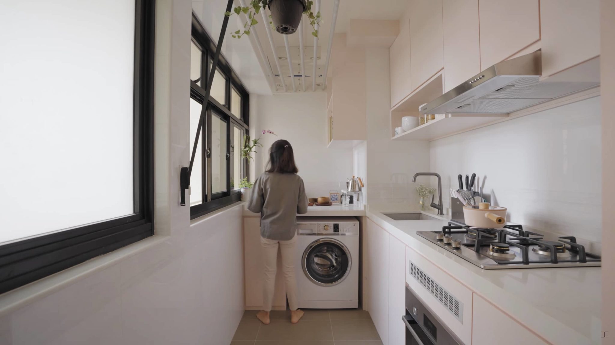Inside An Architect’s Small Cosy 505 Sqft Apartment In Singapore