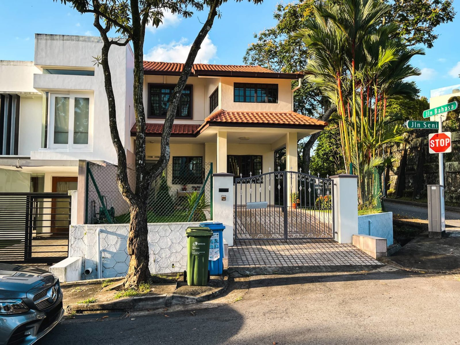 Touring University Walk Landed Estate: Freehold Terraces And Leasehold ...