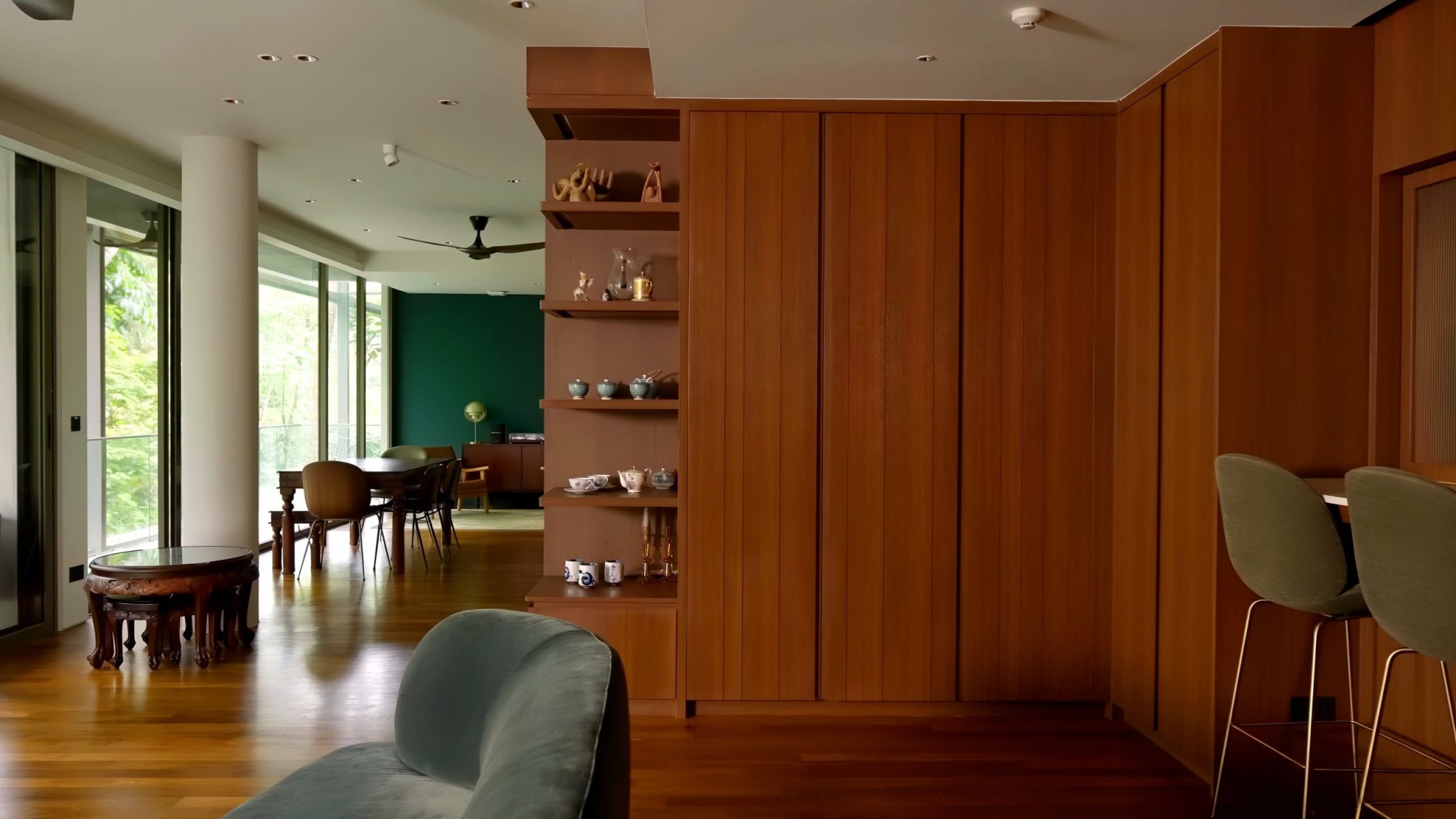 A Beautiful Mid-Century Condo Apartment That Feels Like a Treehouse