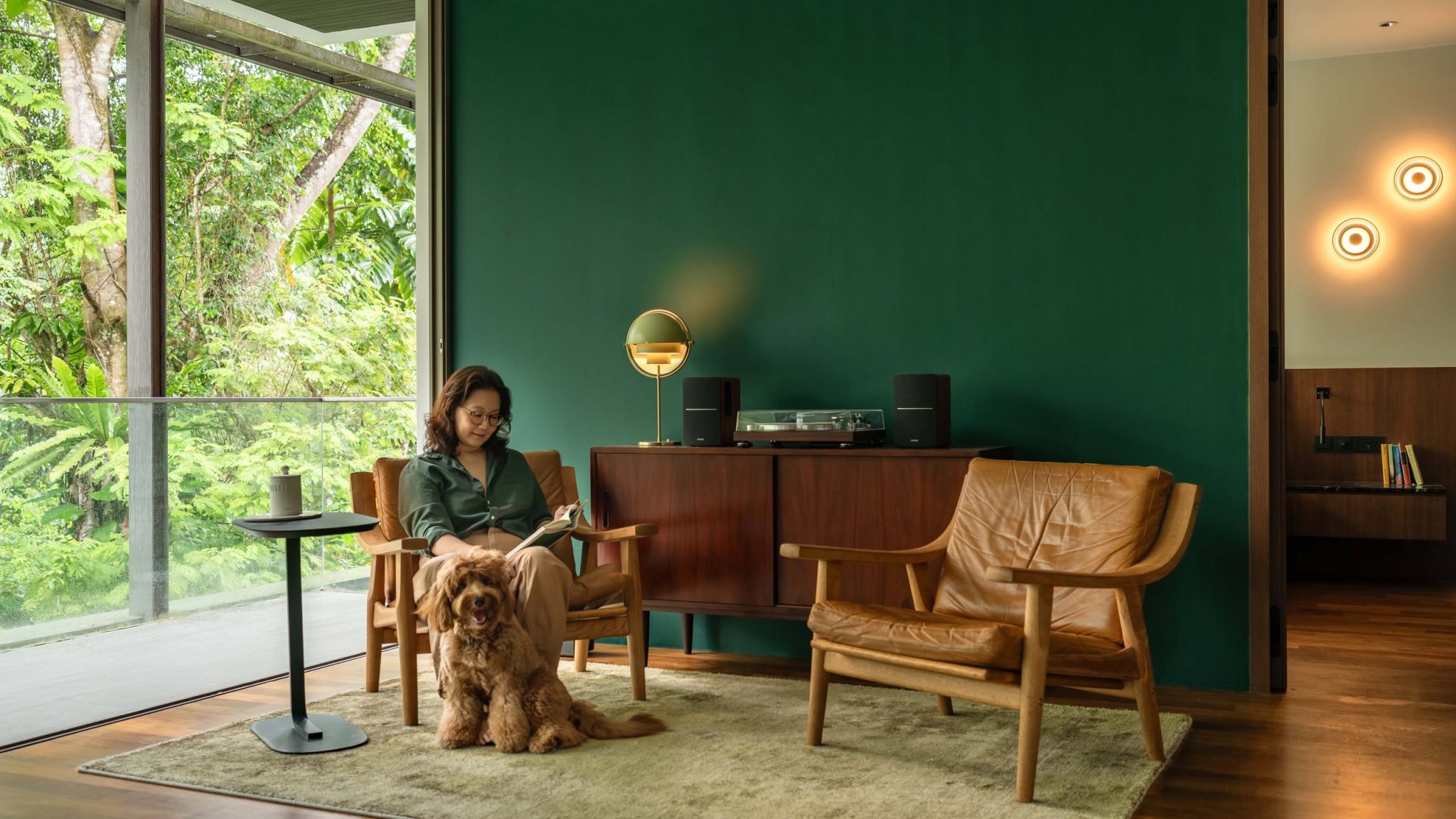 A Beautiful Mid-Century Condo Apartment That Feels Like a Treehouse